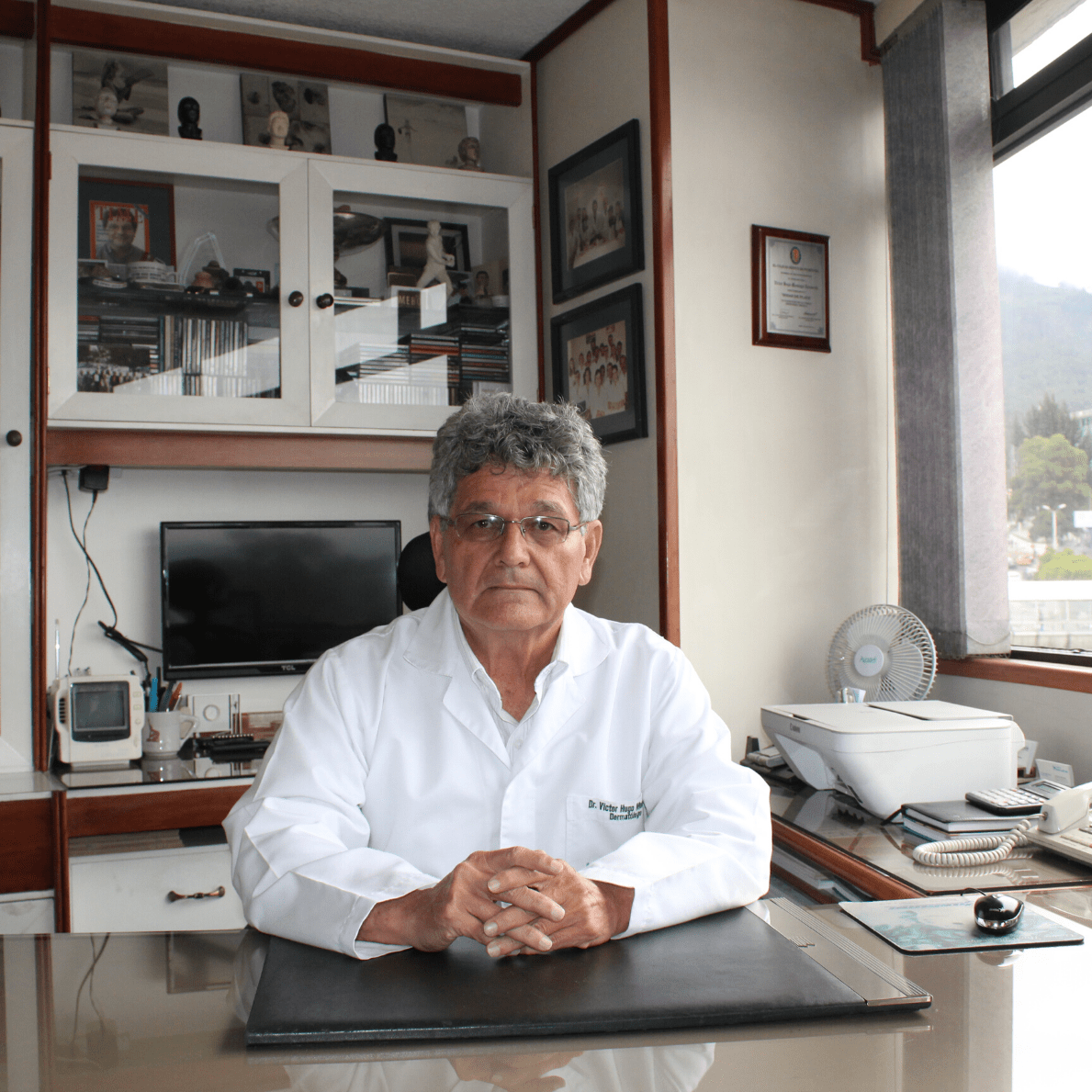 Dr. Víctor Hugo Moncayo - Médico y Cirujano Dermatólogo Quito - Ecuador